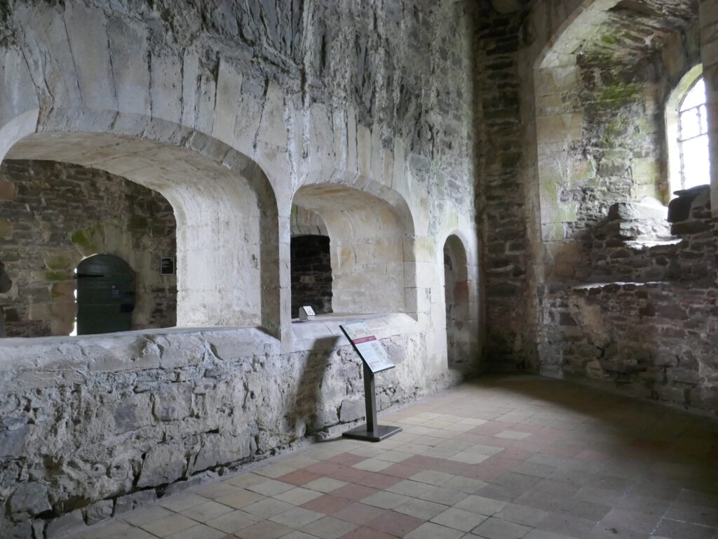 Five fabulous things about getting to Doune Castle without a car