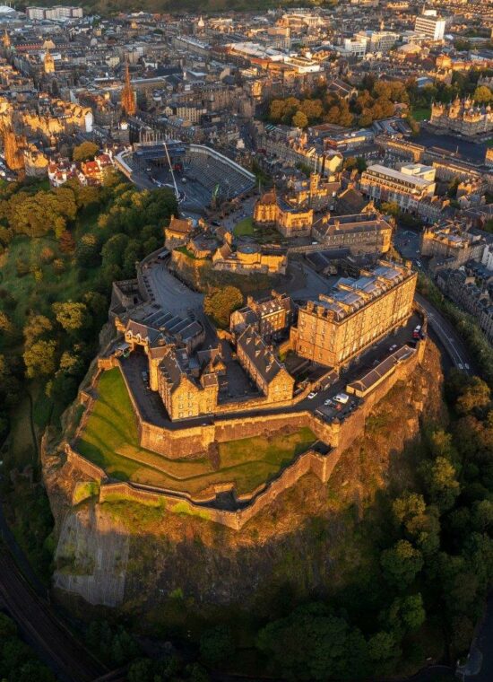 Edinburgh’s Old and New Towns: 30 Years of Iconic Photos - Historic ...